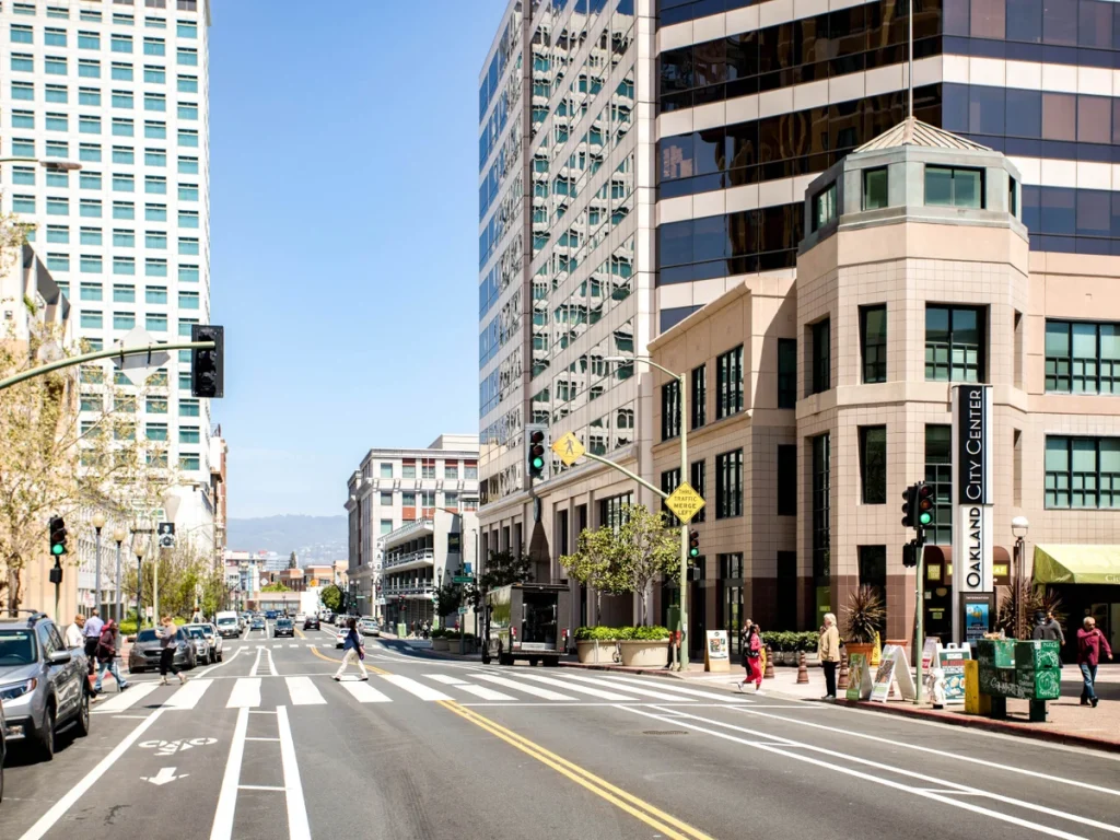 San Francisco vs Oakland: Cost, Lifestyle, & Moving Tips